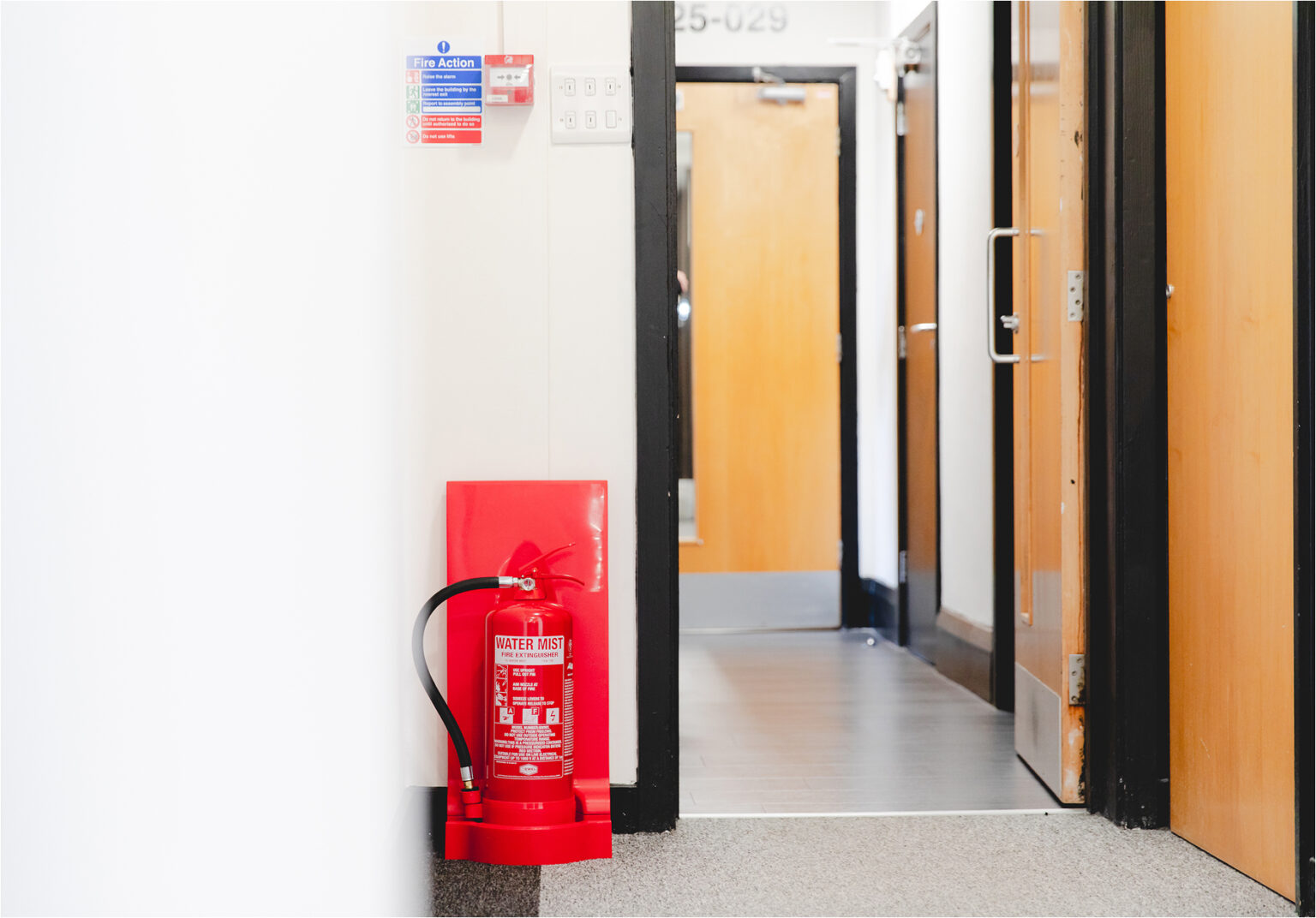 How Do Water Fire Extinguishers Work? A Simple Guide to Jet, Spray ...